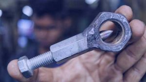 Top 5 Best Nut Splitters: Reviews & Buying Guide (2022)